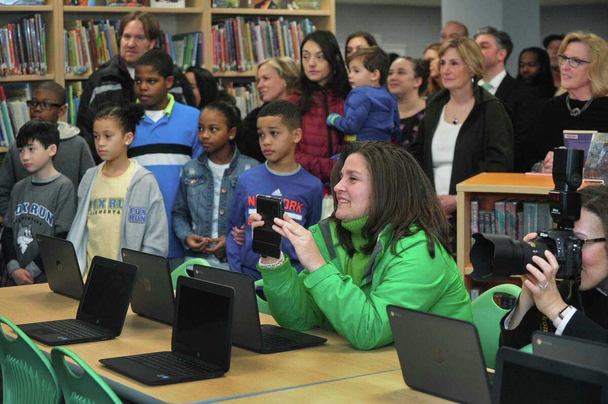 Fox Run Elementary School transforms library for the digital age