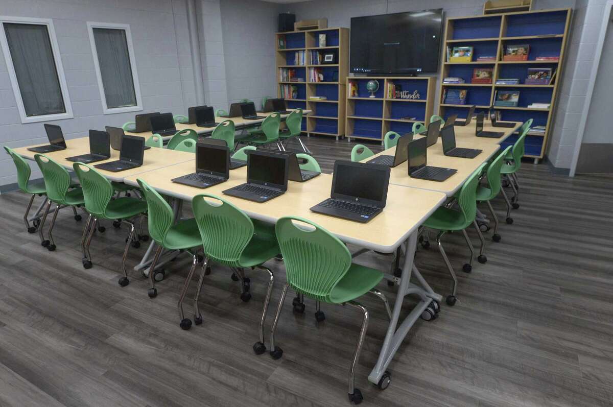 Fox Run Elementary School transforms library for the digital age