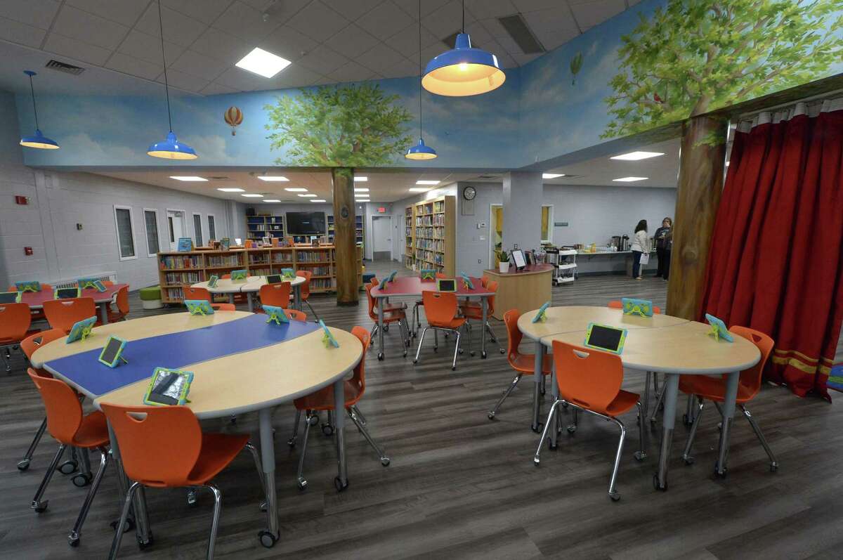 Fox Run Elementary School transforms library for the digital age