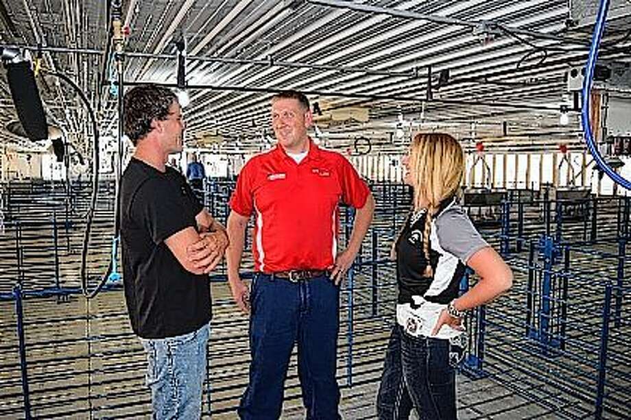 Hogging the limelight - Jacksonville Journal-Courier