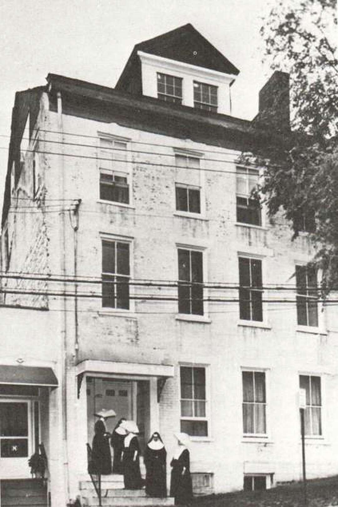 Our Past: Mansion House built in 1834