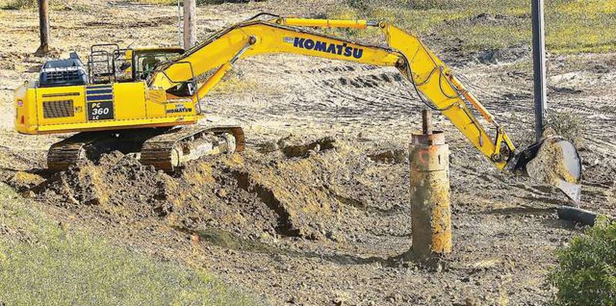 Crews prepare for next cutoff wall project to boost Wood River Lower Levee