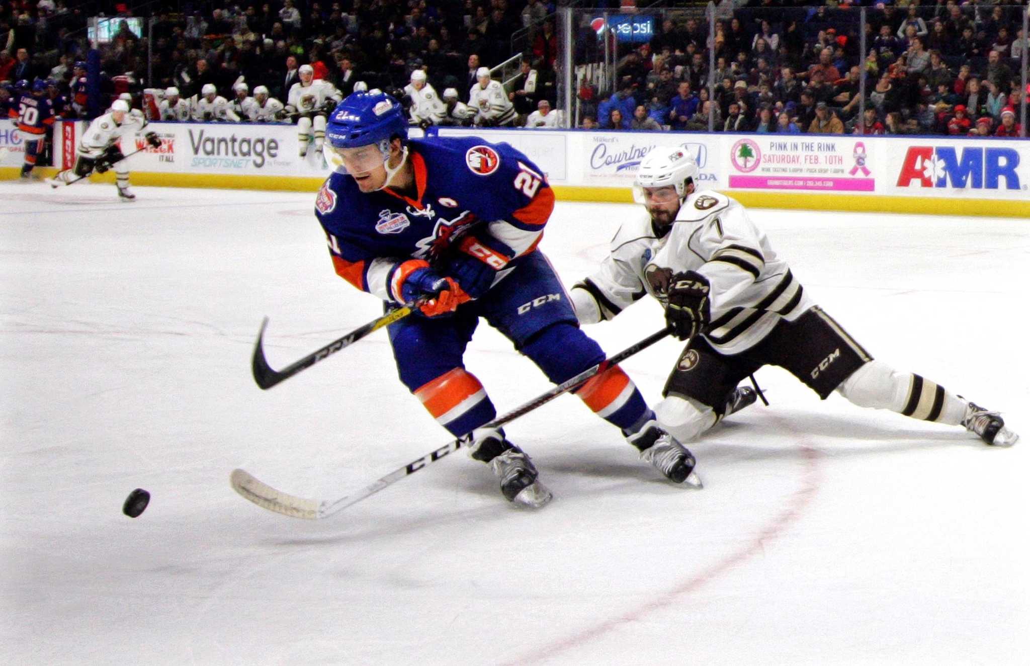 Sound Tigers captain Holmstrom set for 200th consecutive game