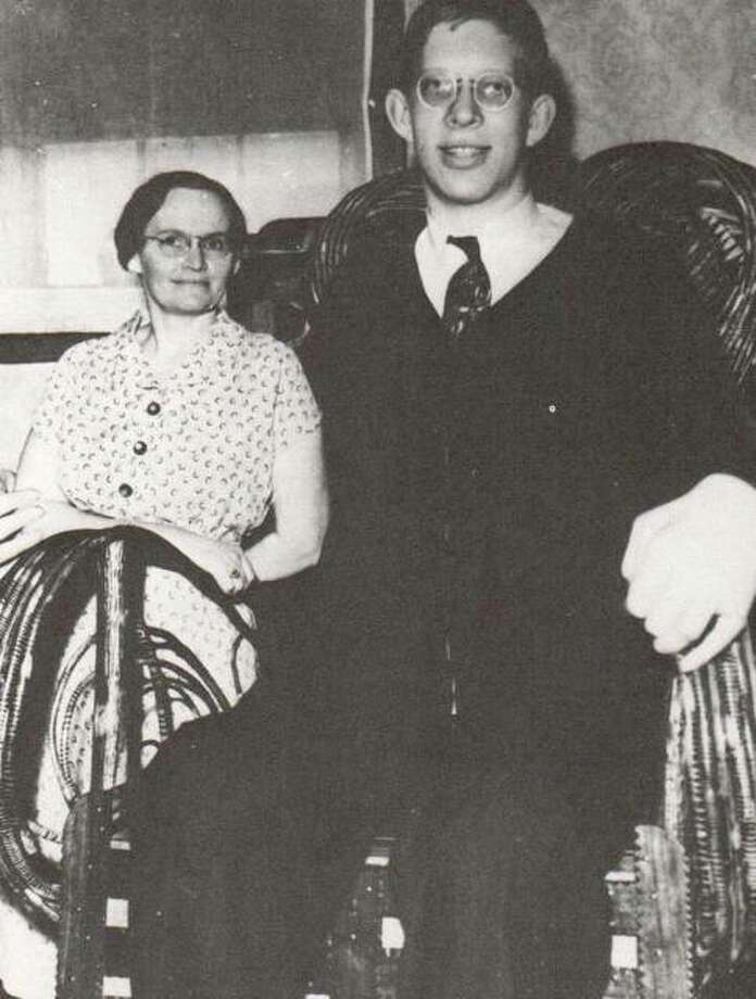 Our Past: Wadlow fond of mother - Alton Telegraph