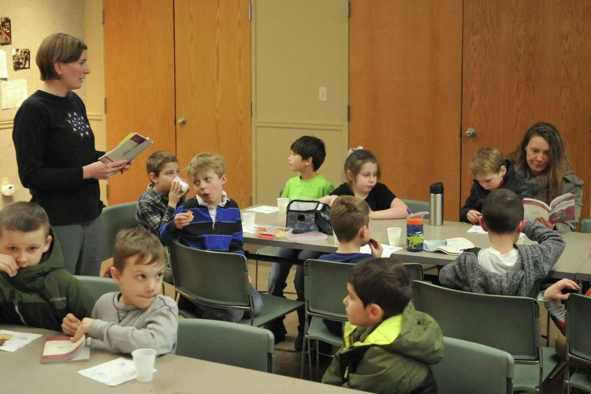 Litchfield children enjoy books, fellowship, with milk-and-cookies club ...