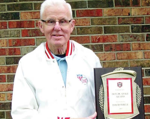 SOFTBALL: Local umpire David Wille receives Don Plarski Award