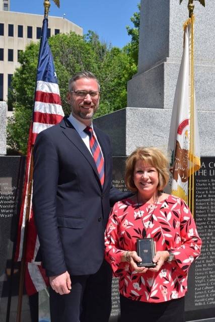 Treasurer Frerichs returns Purple Heart to daughter of WWII Veteran
