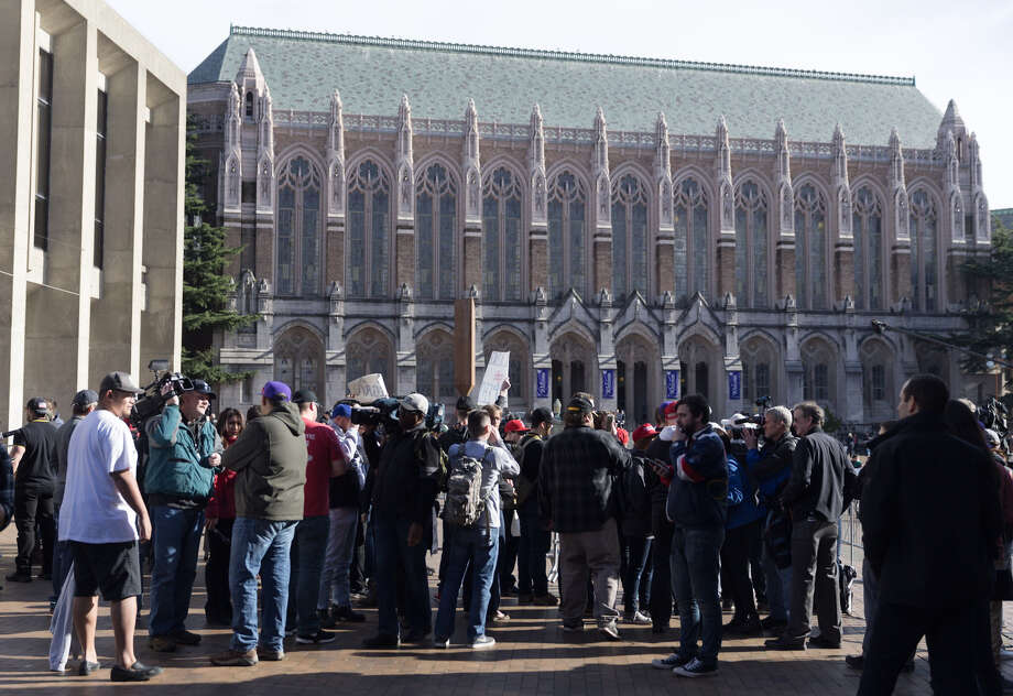 At least 5 arrested after skirmishes at UW rally, protest - seattlepi.com