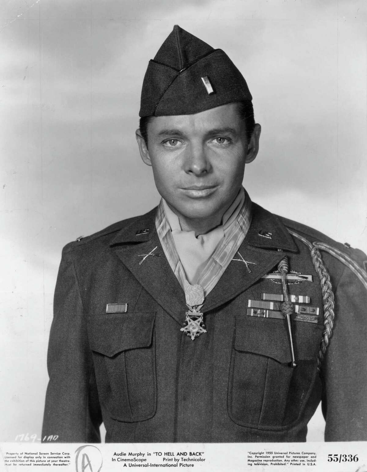Army recruits met war hero Audie Murphy in downtown San Antonio