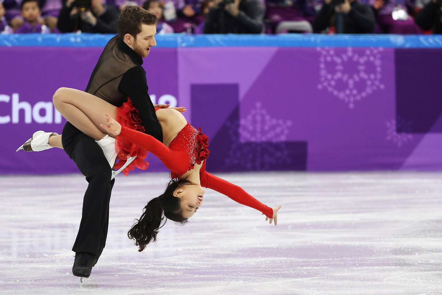 Ice dancer expertly plays off wardrobe malfunction during Olympics ...