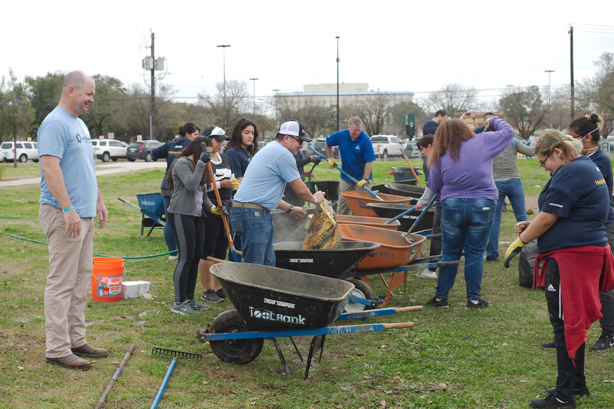 That was quick! Gardens Elementary in Pasadena has playground erected ...