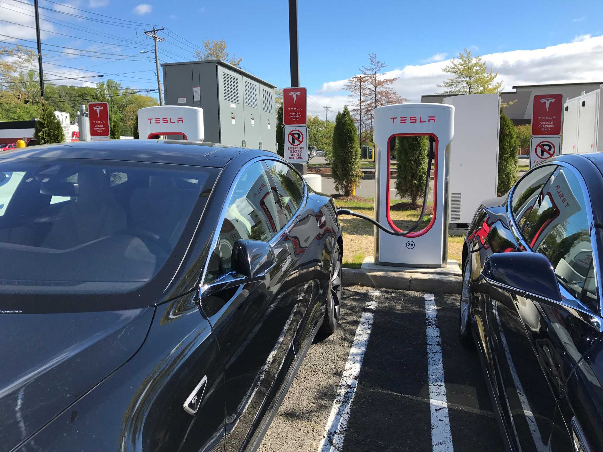 Tesla: Connecticut short on thousands of EV stations