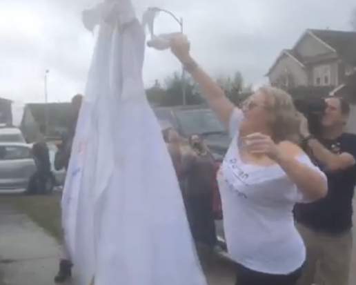 Spring woman goes viral for burning wedding dress after finalizing her ...