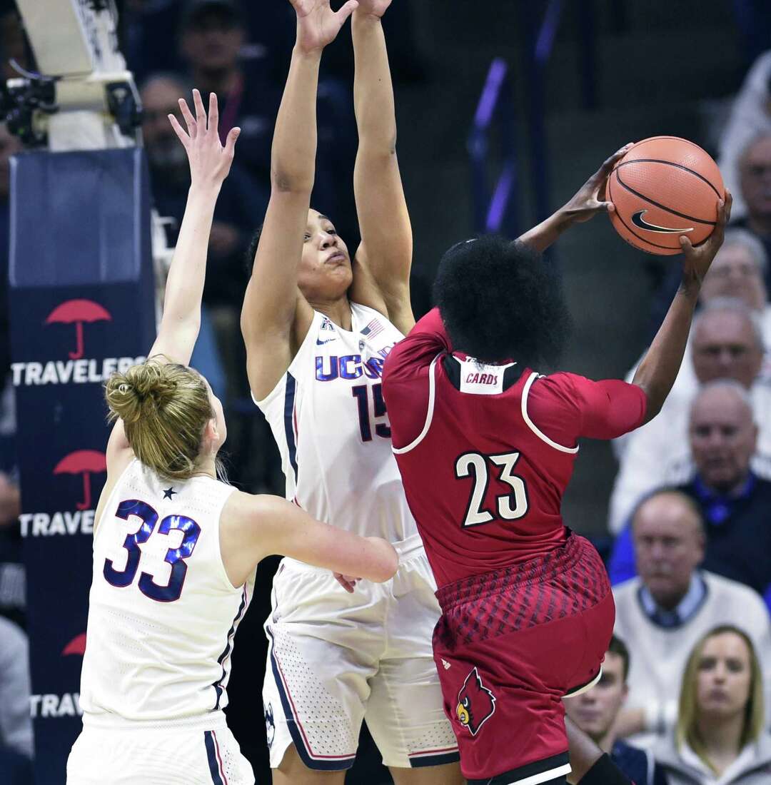 On-court bond continues to grow between UConn All-Americans Samuelson ...