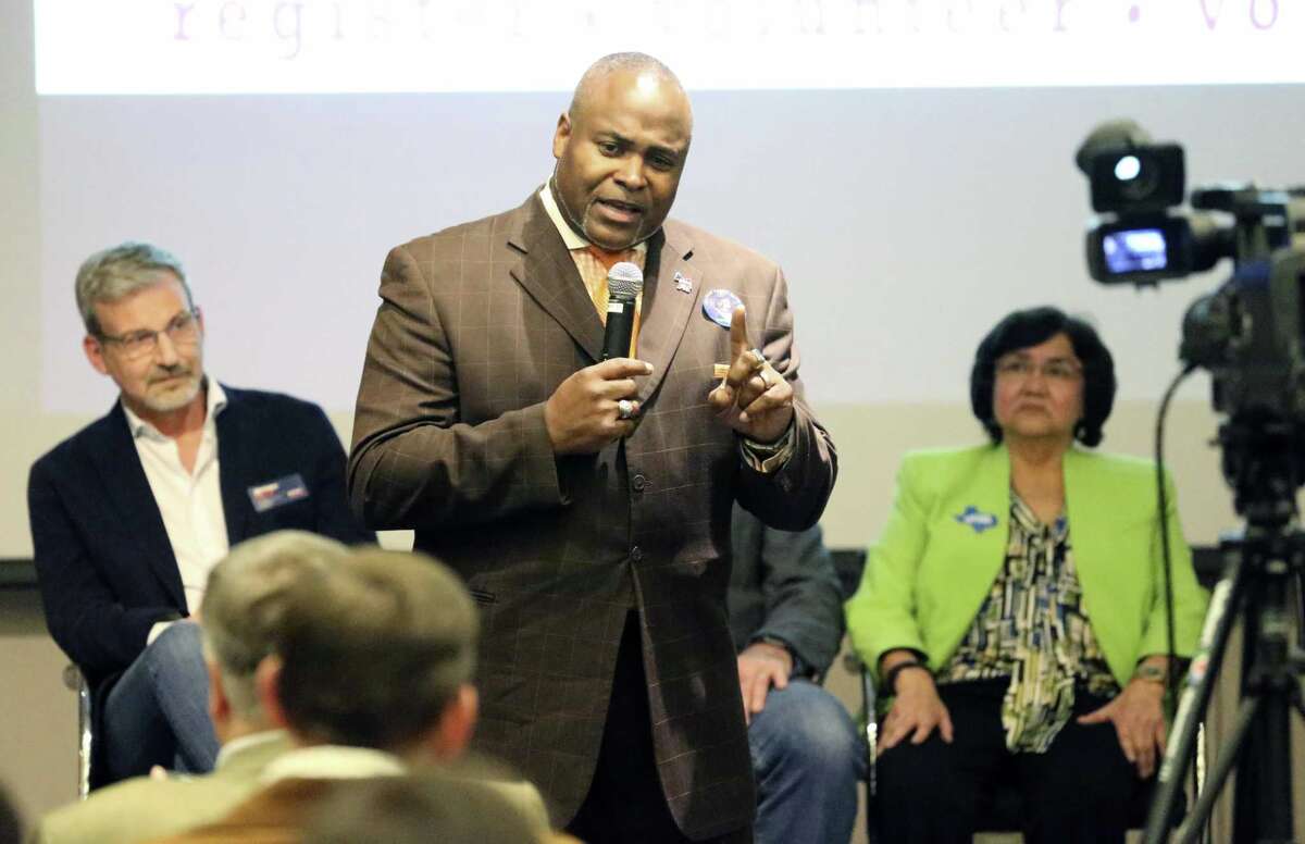 Democratic gubernatorial candidates take aim at Abbott