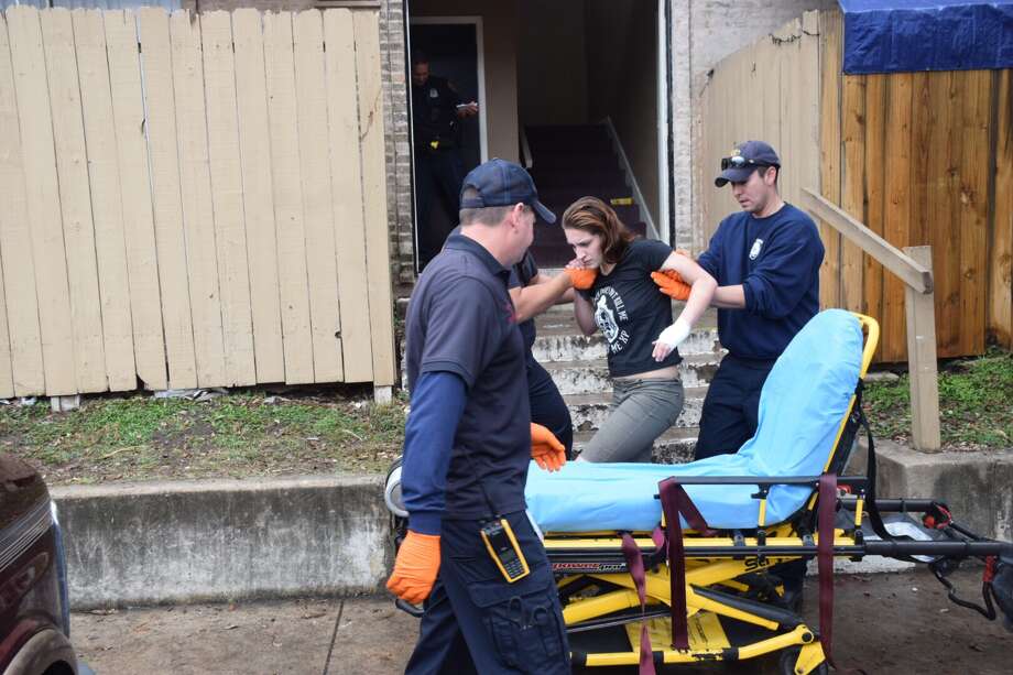 2 women cut each other in knife fight at North Side apartment, police ...