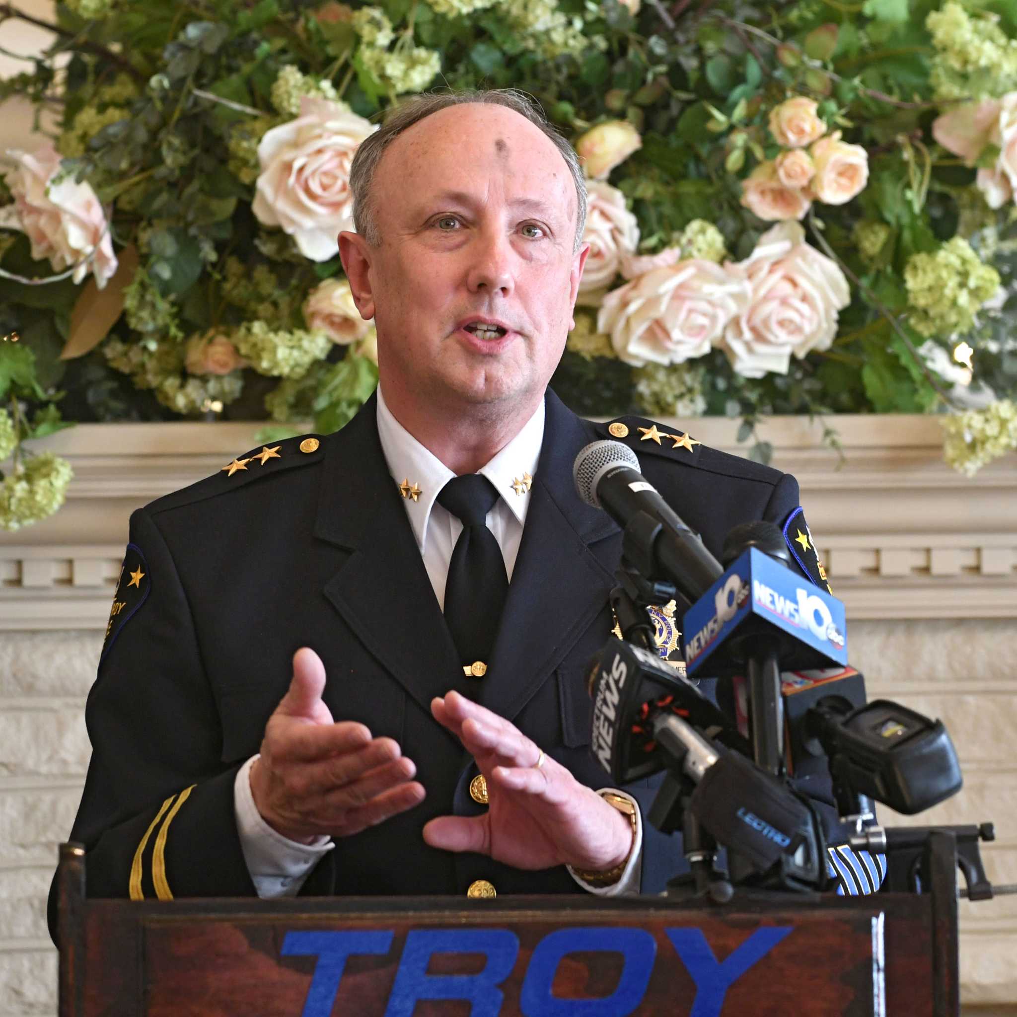 Troy salutes 2 retiring police officers