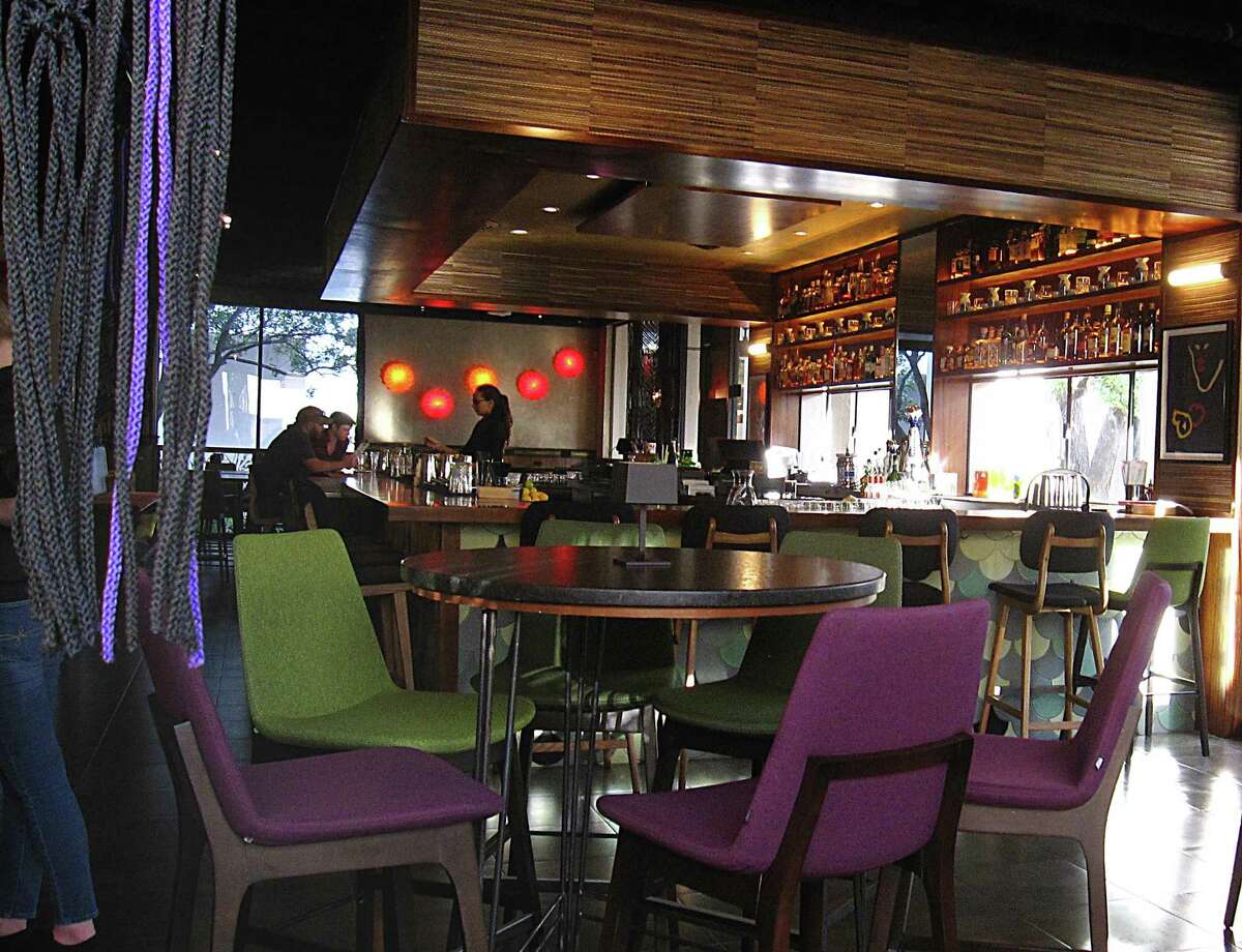 Review: Hanzo puts a stylish edge on drinks and dinner