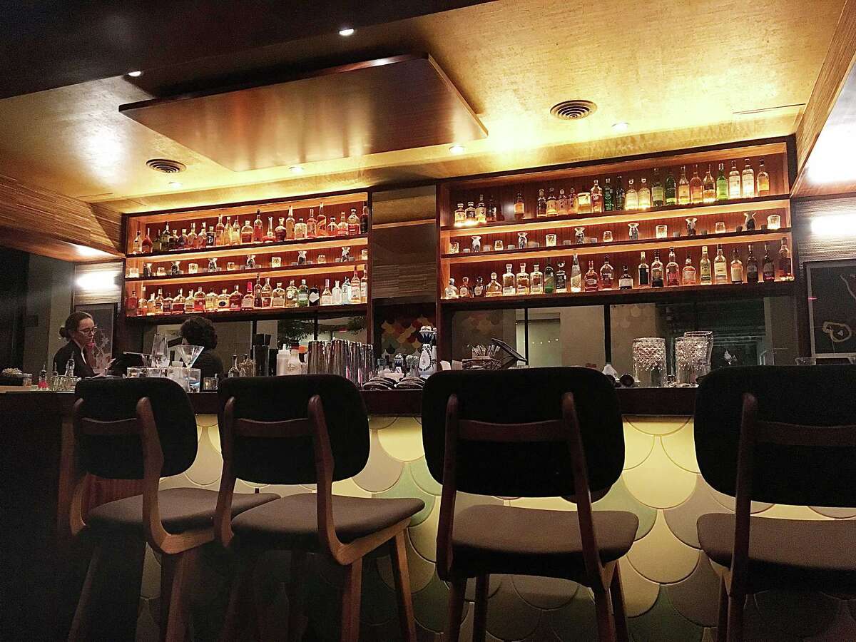 Review: Hanzo puts a stylish edge on drinks and dinner