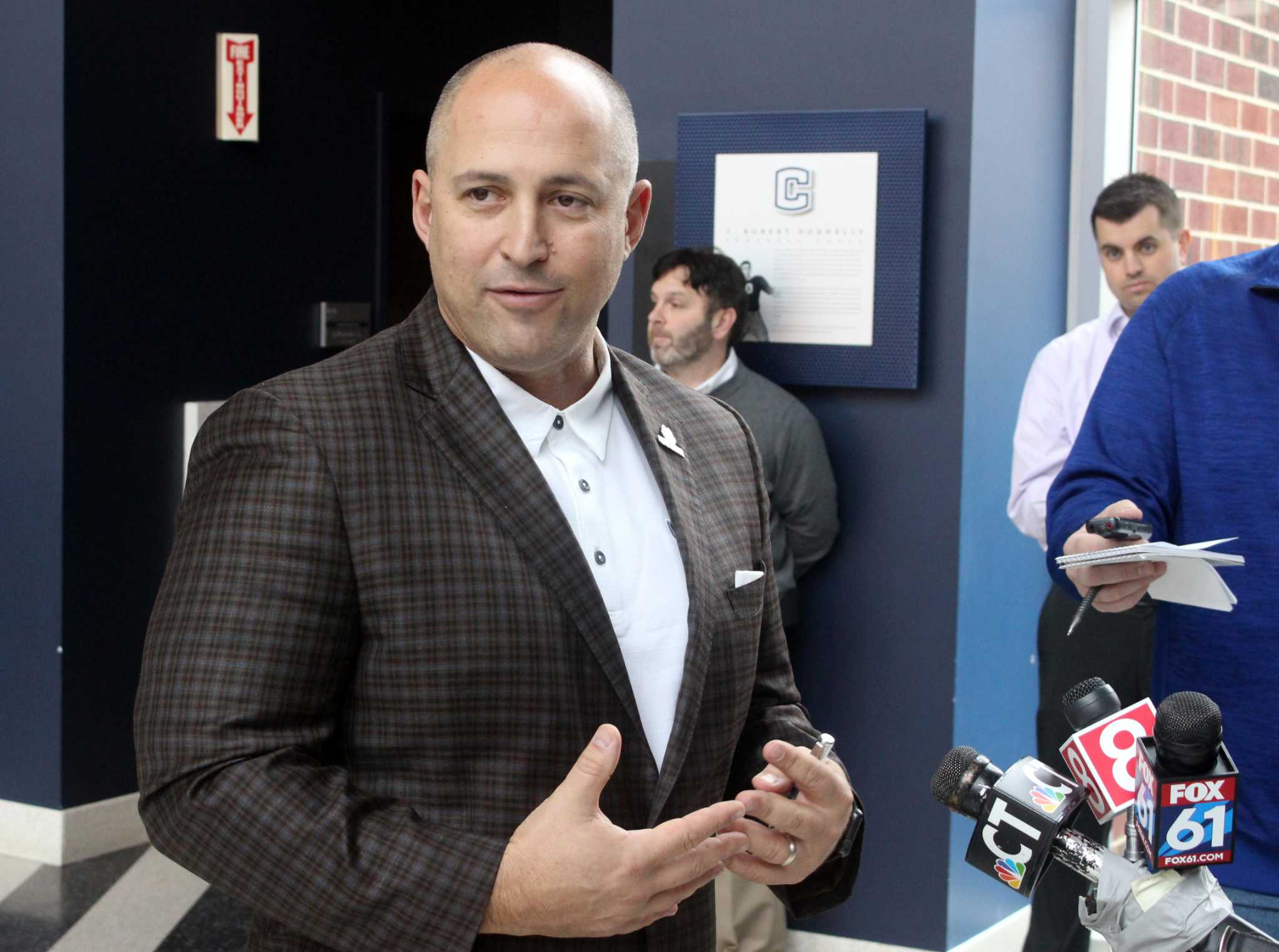 Jeff Jacobs: It’s an easy call: Keep D’Ambrosio as the voice of UConn