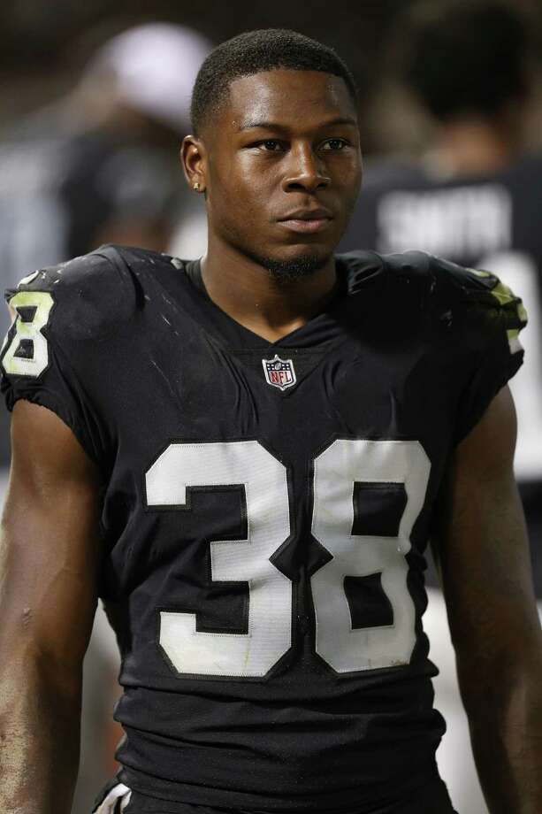 Raiders’ TJ Carrie shares scar, experiences with young patients - SFGate