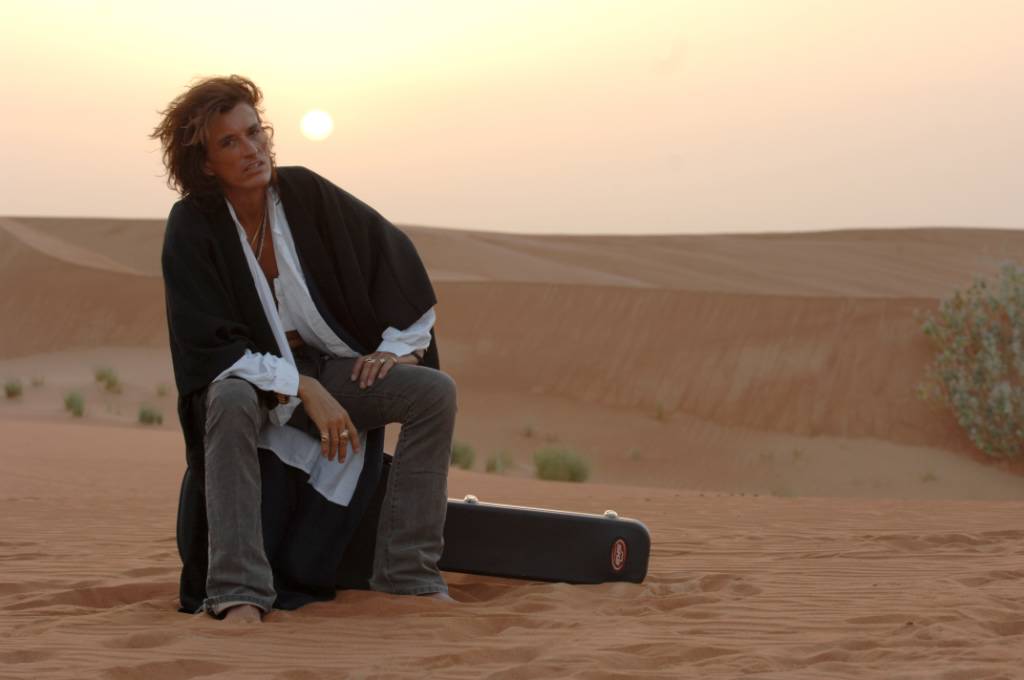 Perry makes most of Aerosmith hiatus