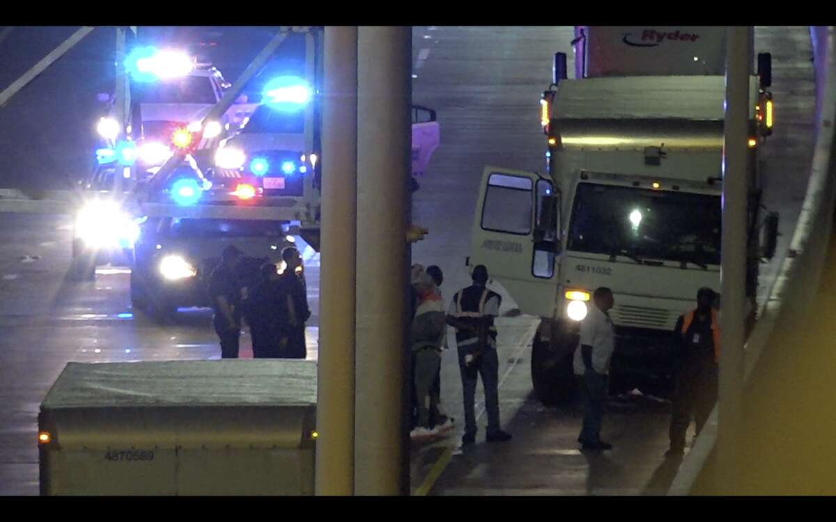 Postal worker shot, killed on Texas highway