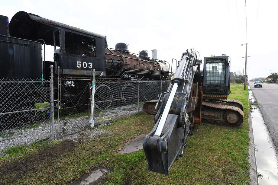 Drive tries to save Port Arthur train - Beaumont Enterprise