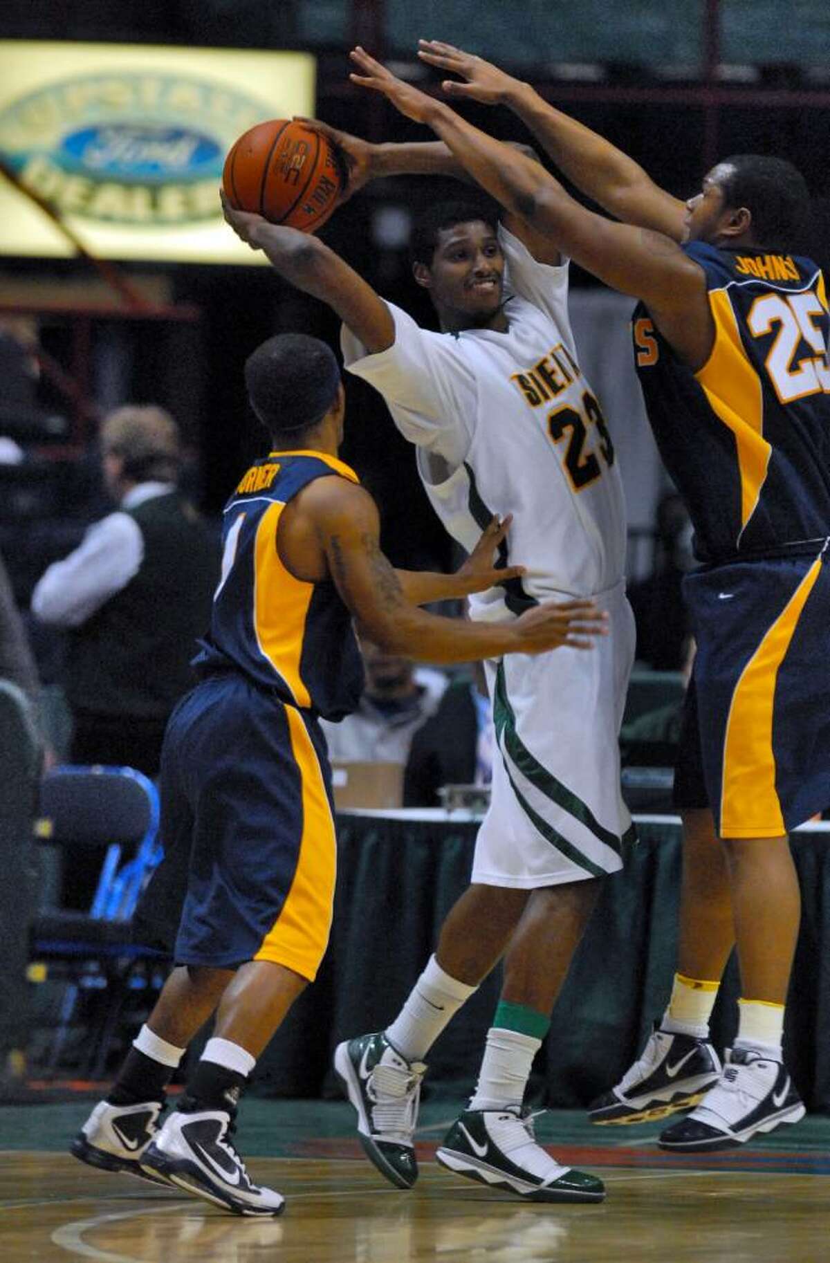 Bruised Siena packs wallop