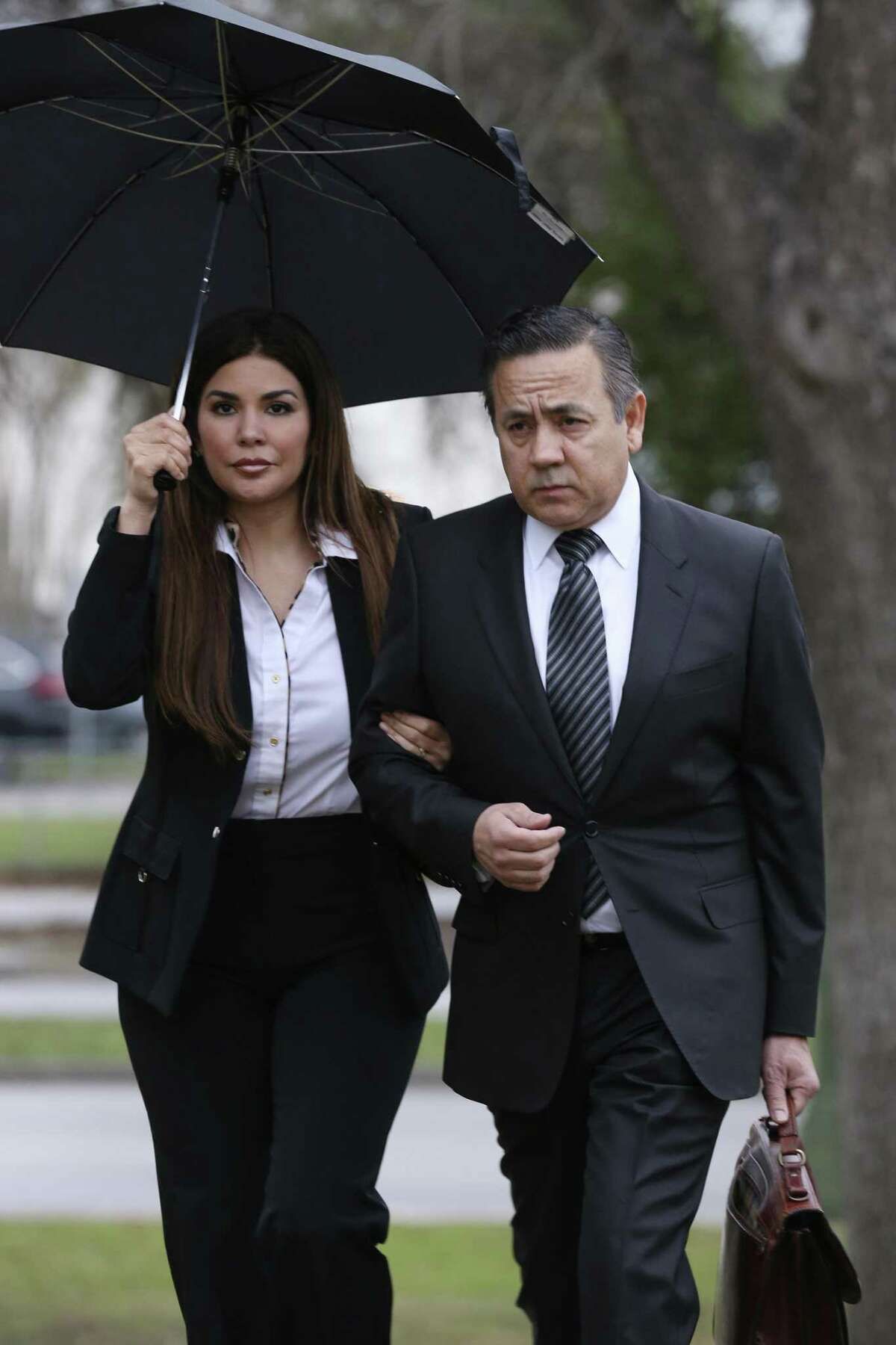 Uresti's fate in jury's hands as deliberations in criminal fraud trial ...