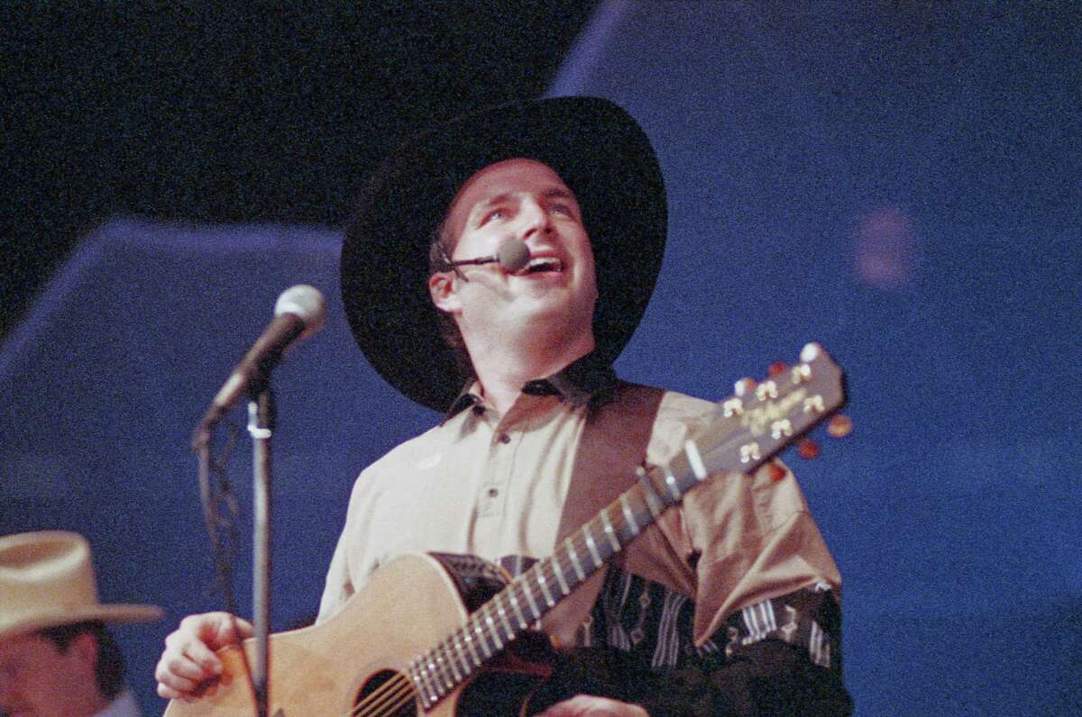 Texas country stars sing the praises of RodeoHouston performer Garth Brooks