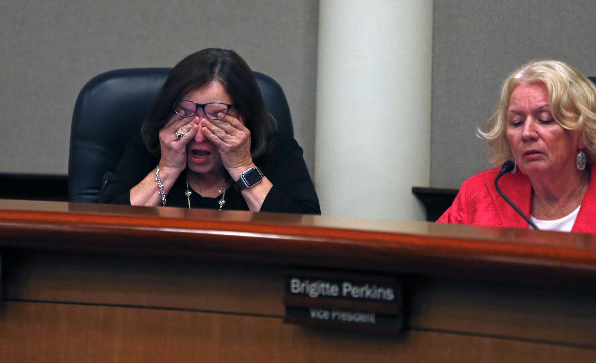 Two longtime NEISD trustees drop re-election bids