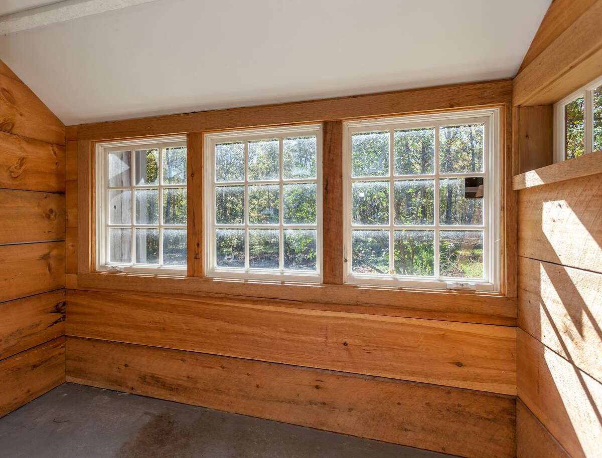 Contemporary barn fits Kent country setting