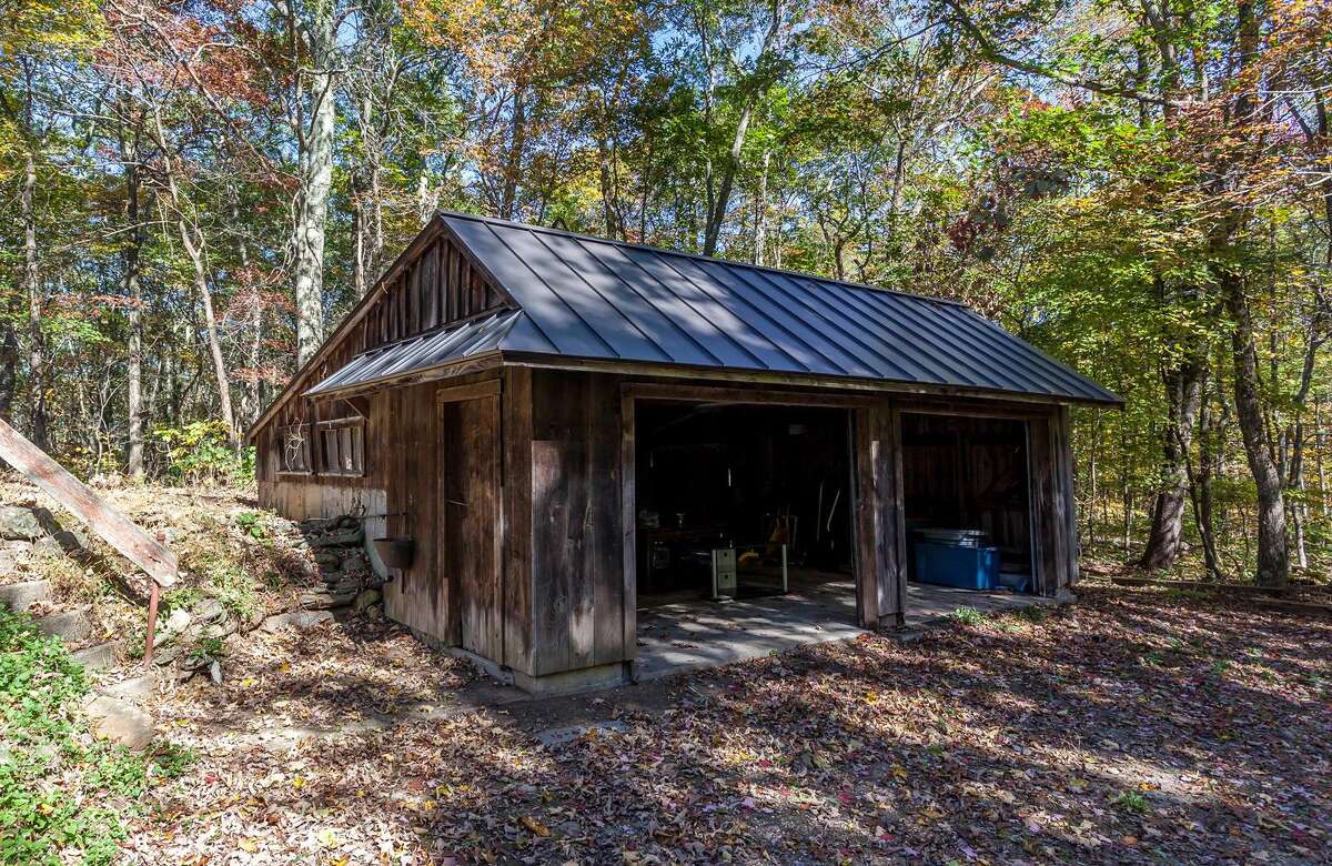 Contemporary barn fits Kent country setting