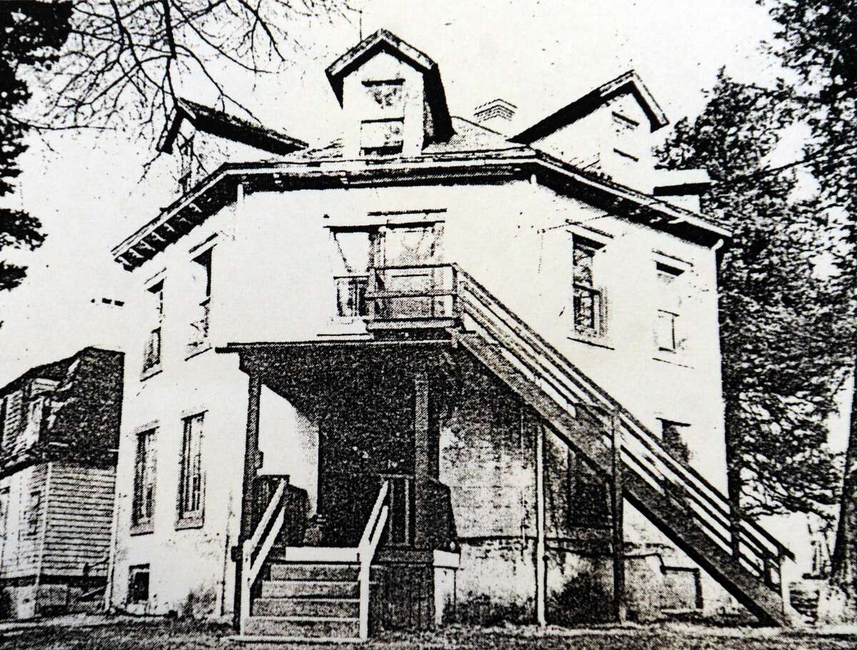 Hoyt-Barnum House back on National Register after move to North Stamford