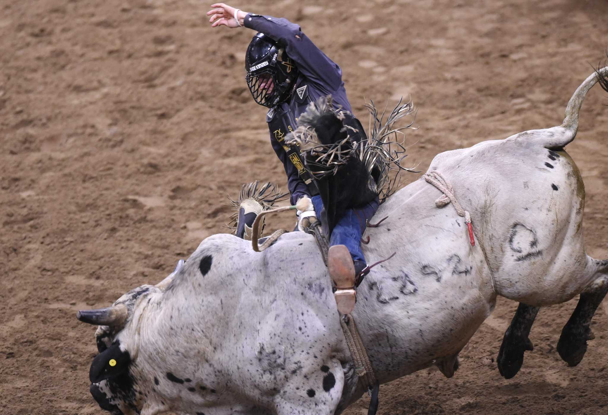 Injury doesn’t stop Kimzey from competing at San Antonio Rodeo