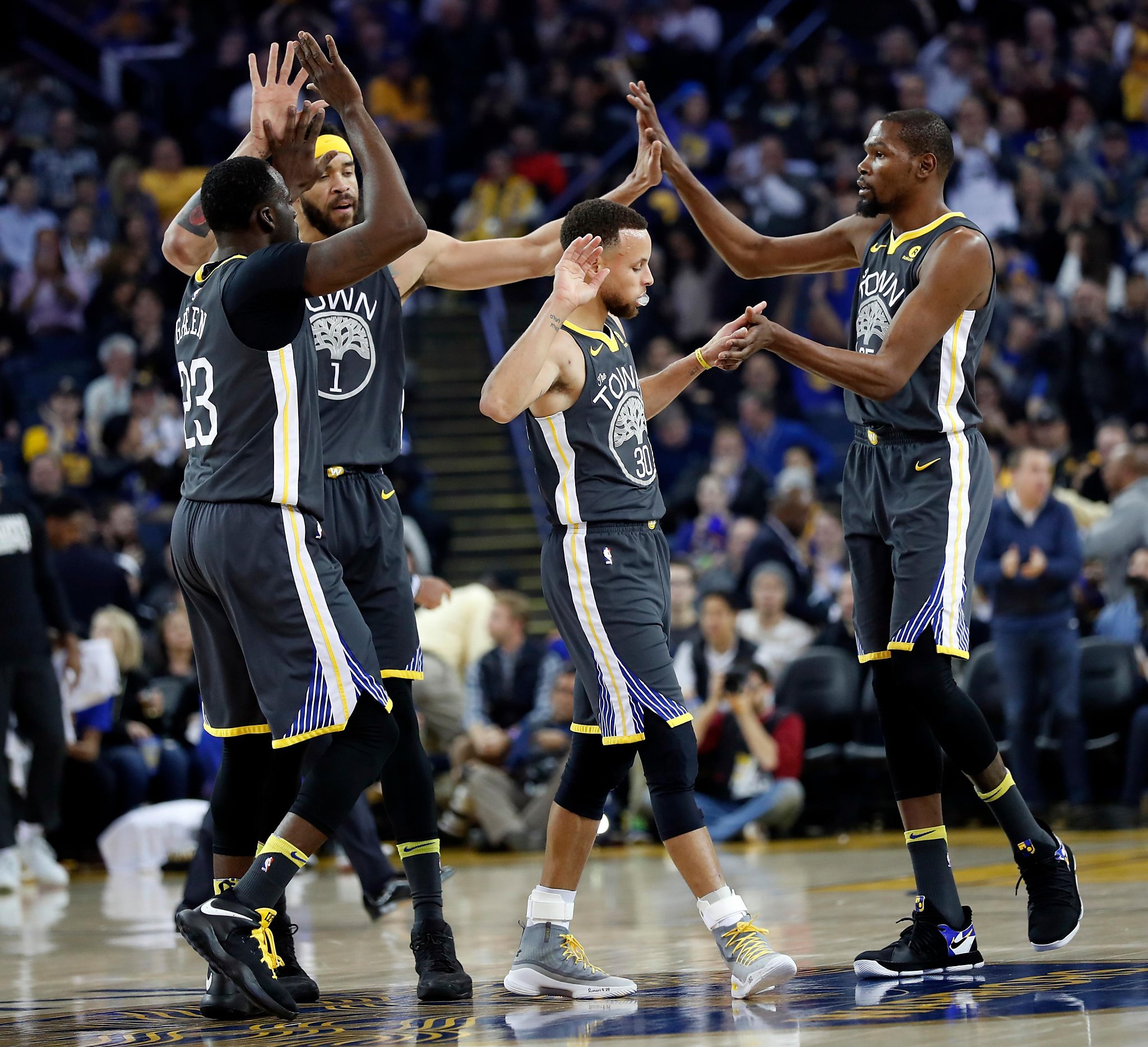 Warriors ride new-look starting lineup to win over Clippers