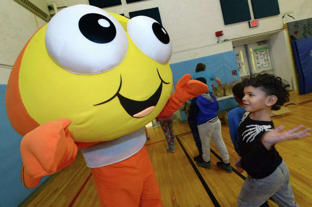 Swimming school at former Norwalk banquet hall caters to kids
