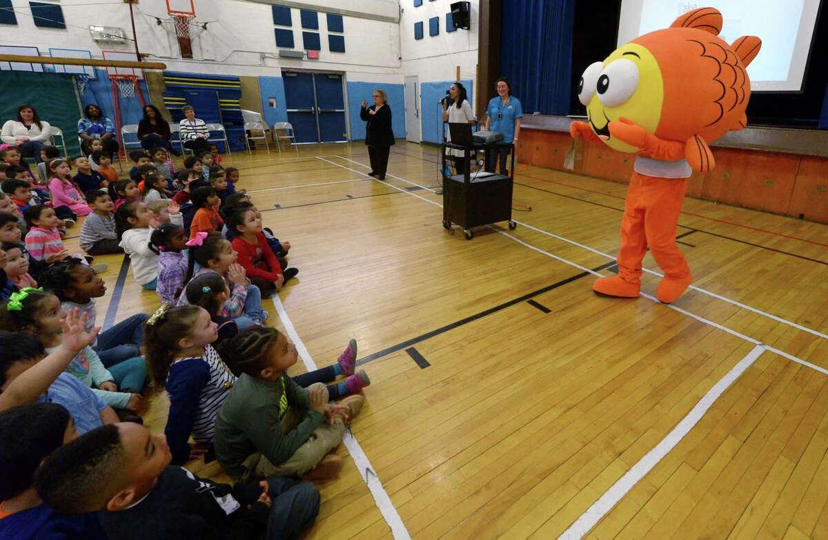 Swimming school at former Norwalk banquet hall caters to kids