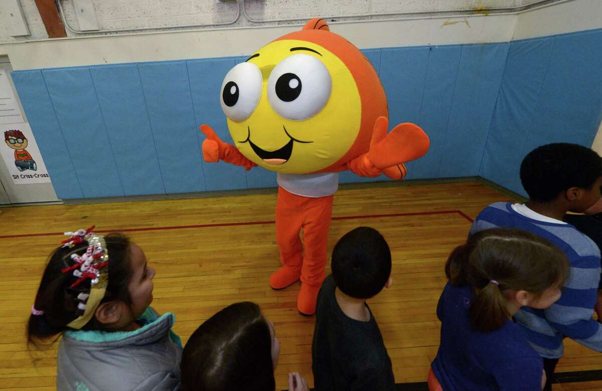 Swimming school at former Norwalk banquet hall caters to kids