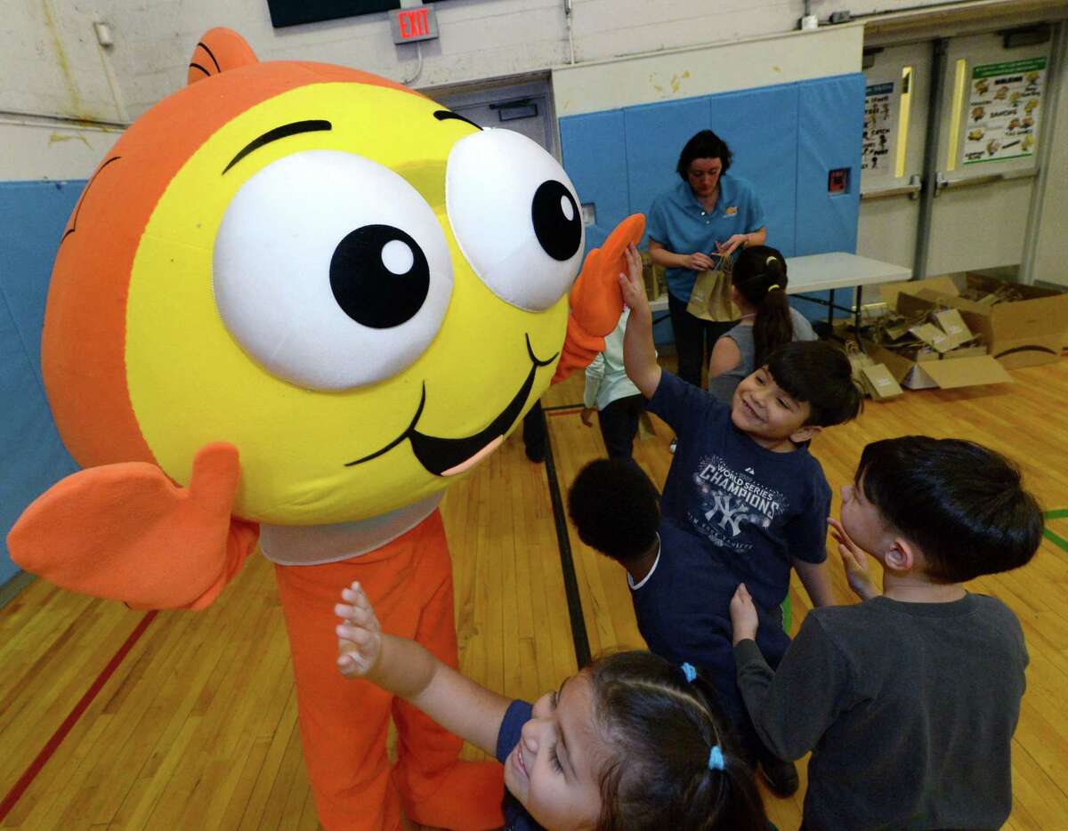 Swimming school at former Norwalk banquet hall caters to kids