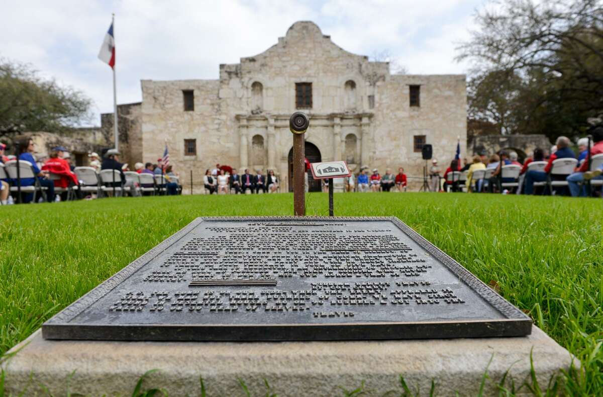 Santa Anna claws at the Alamo