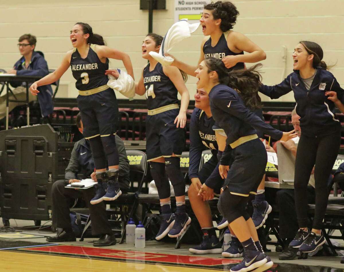 Alexander becomes 1st Laredo girls' team to make Elite Eight