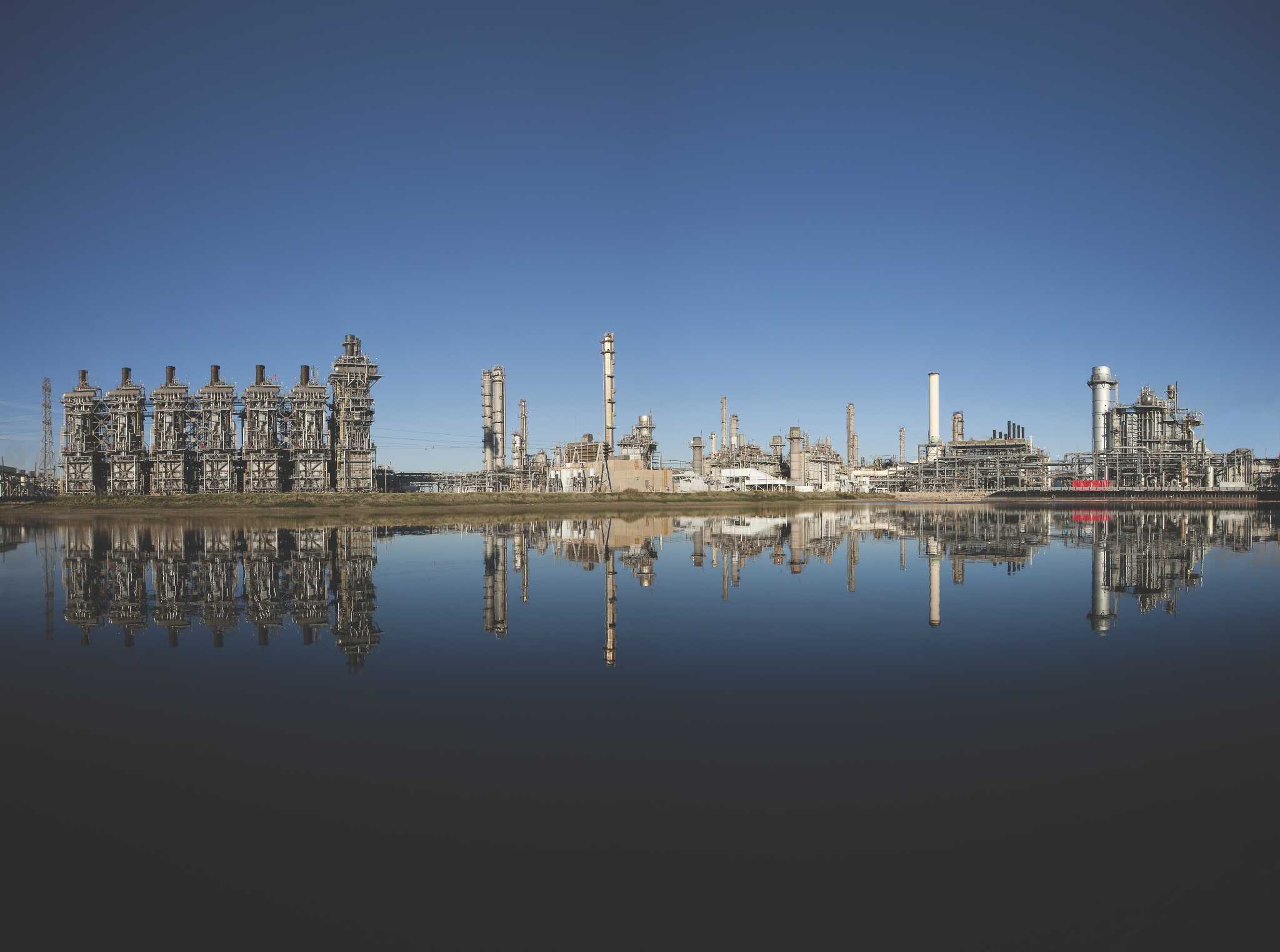 Exxon Mobil considers building new Gulf Coast plastics plant