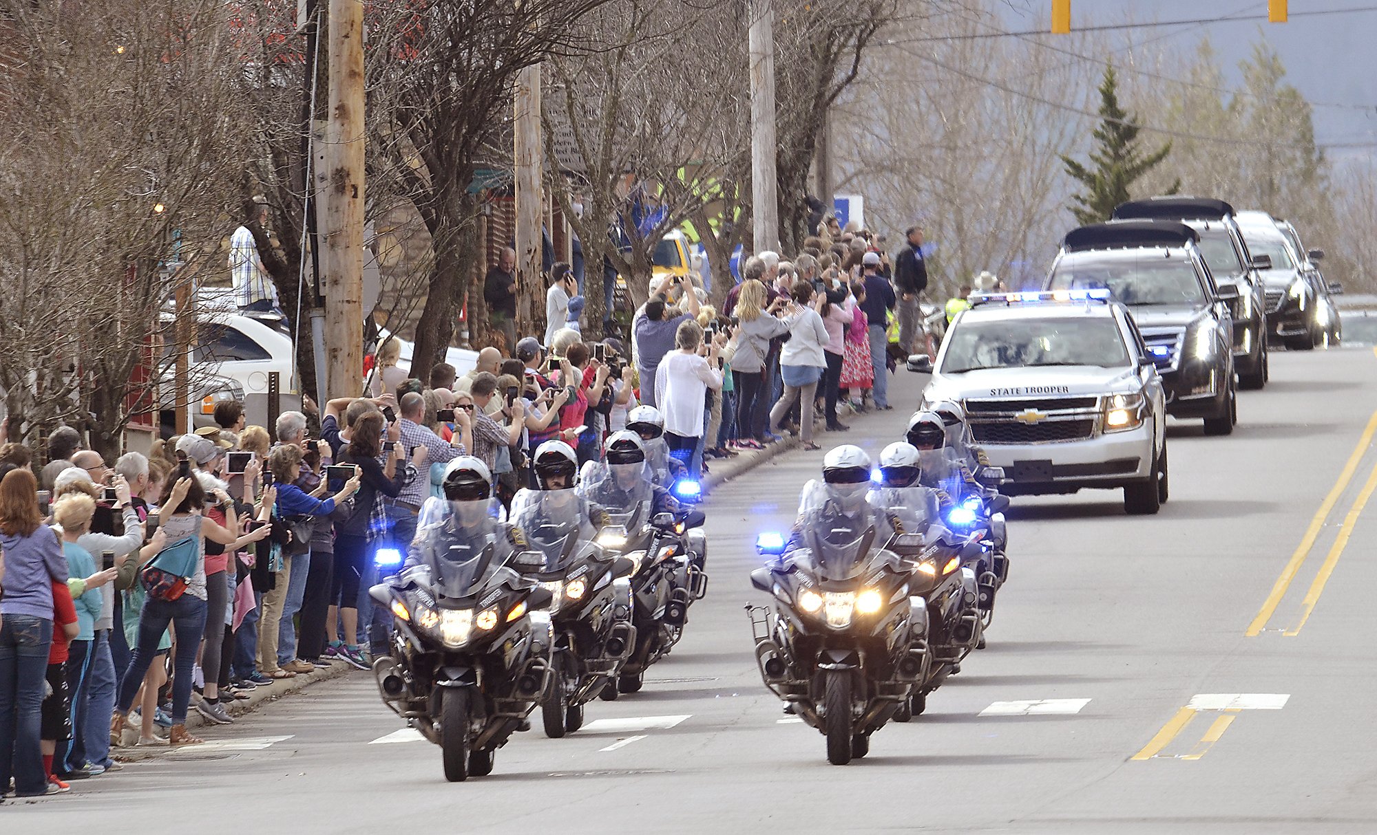 Billy Graham motorcade draws scores of admirers in North Carolina
