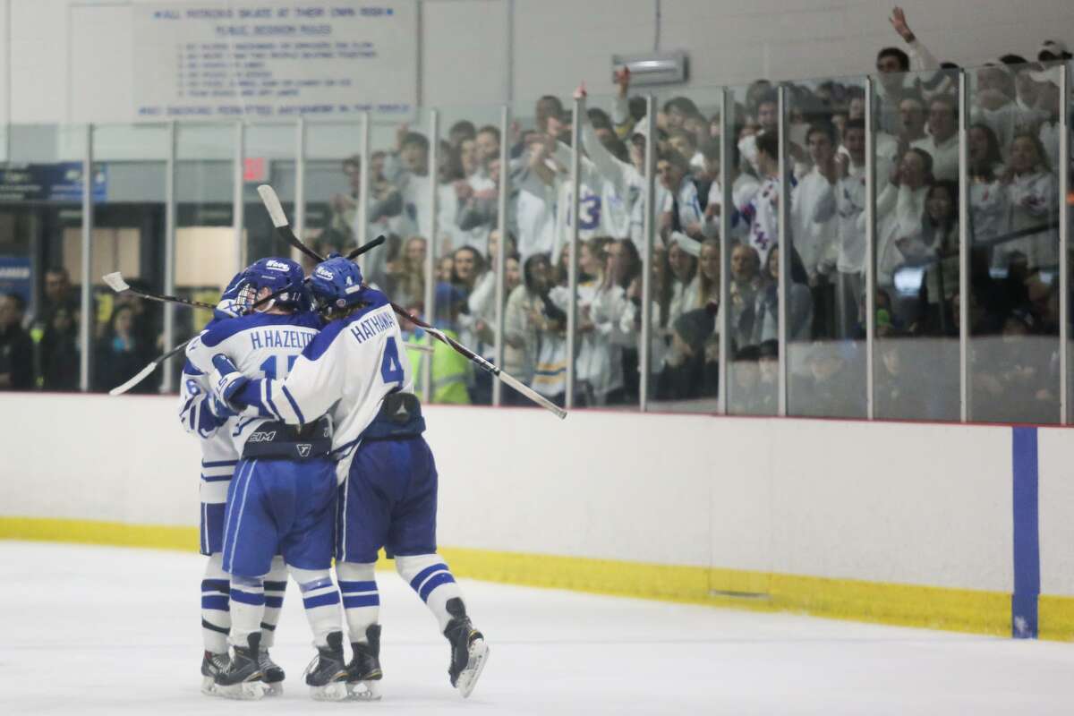 Darien boys hockey holds of New Canaan 5-2 in FCIAC quarterfinals