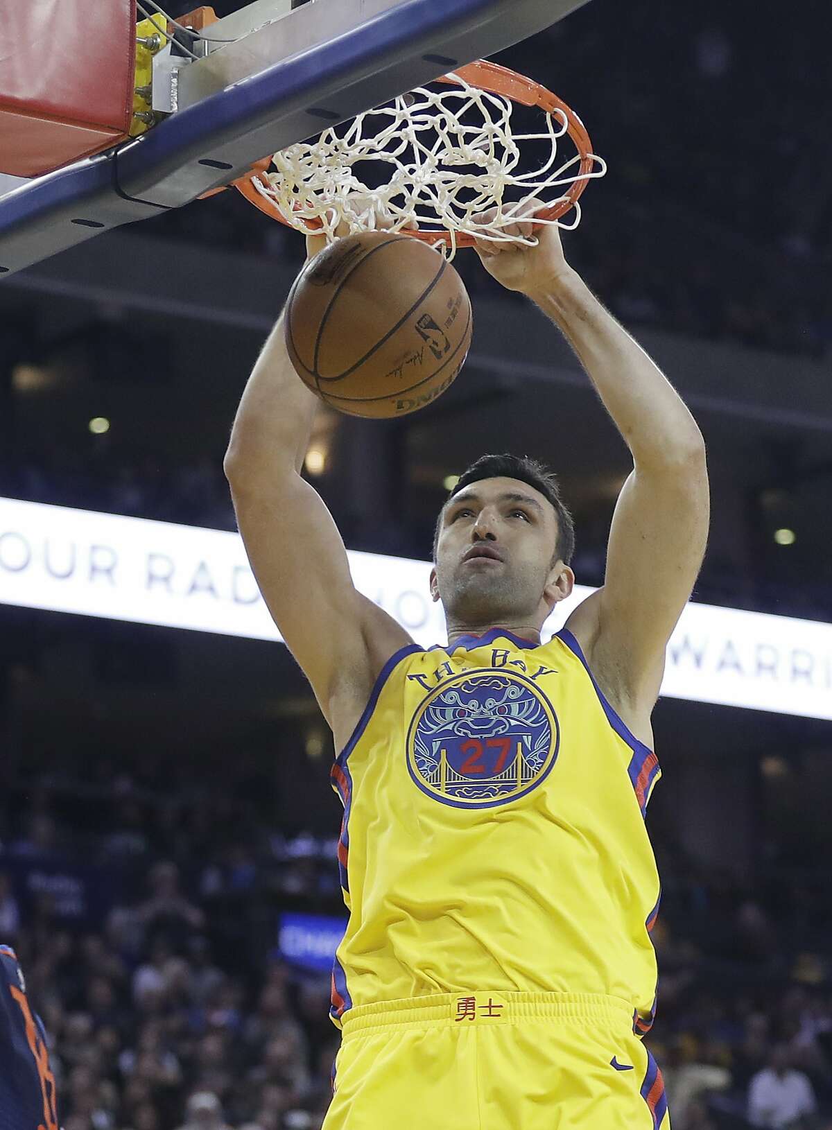 Warriors’ Zaza Pachulia keeps benching in perspective