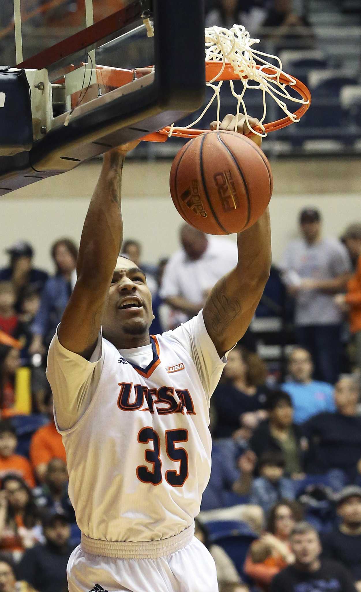 UTSA beats Louisiana Tech despite injury to leading scorer.
