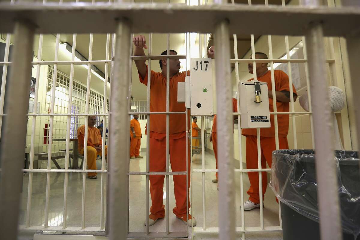 Immigrants awaiting deportation hearings have no right to bail, court says