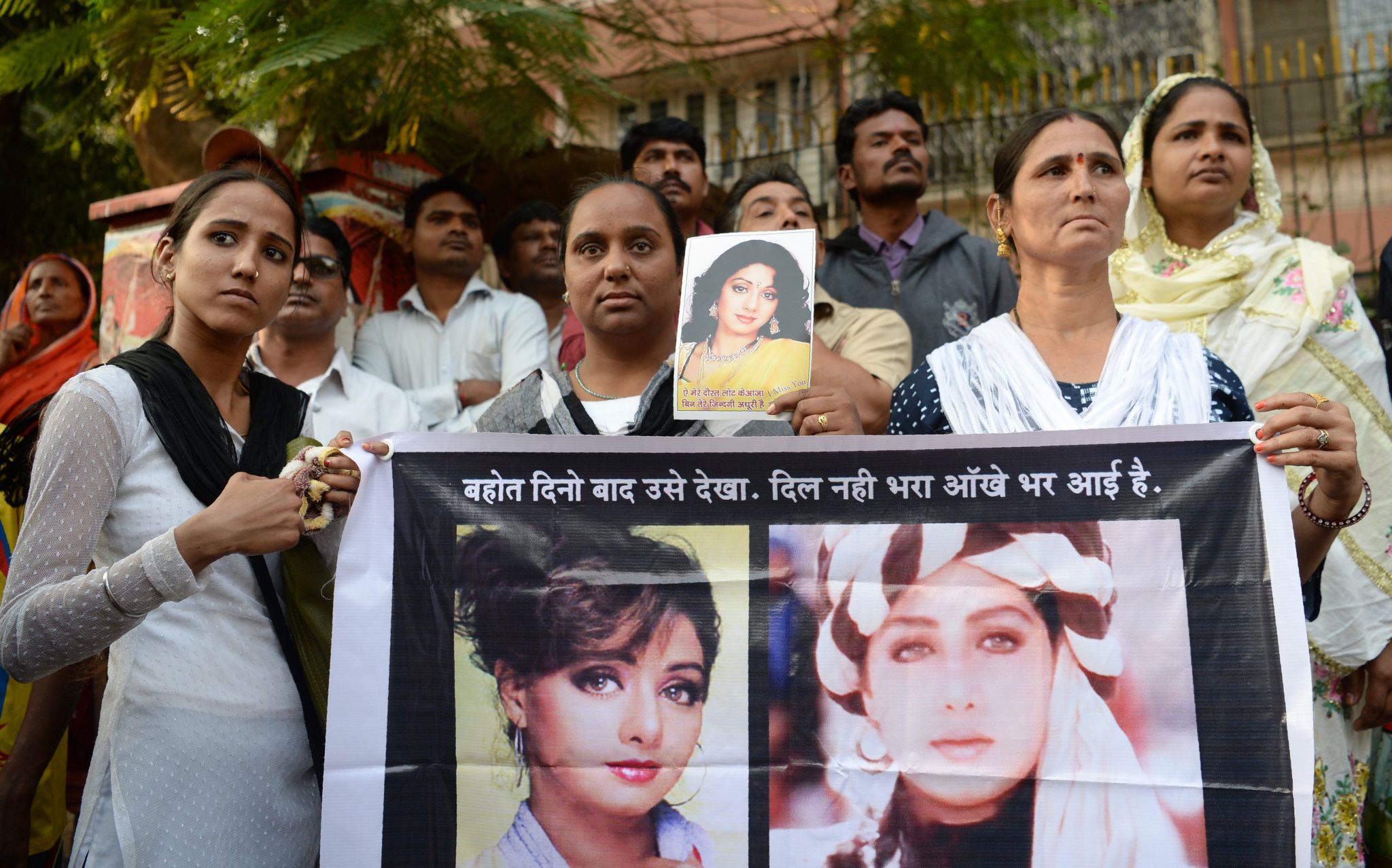 Photos: Public funeral of Bollywood actress Sridevi is like nothing you ...